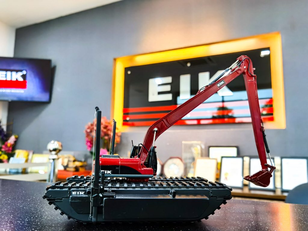 Free Miniature with Purchase of EIK Amphibious Undercarriage – EIK ...